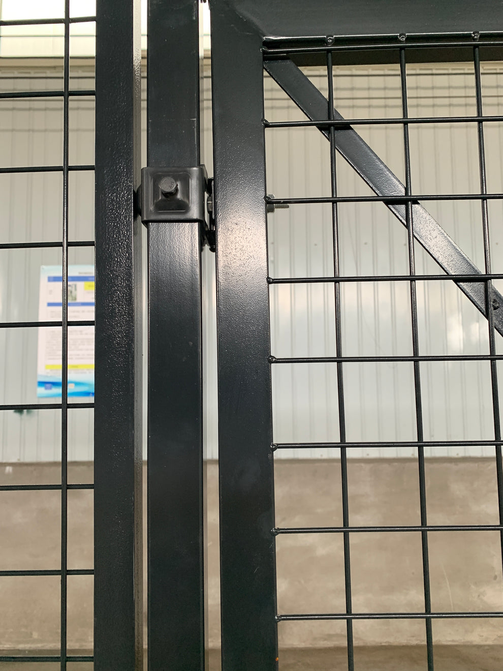 Mesh Wire Gate Panel with Lock & Hinge – Mesh Storage
